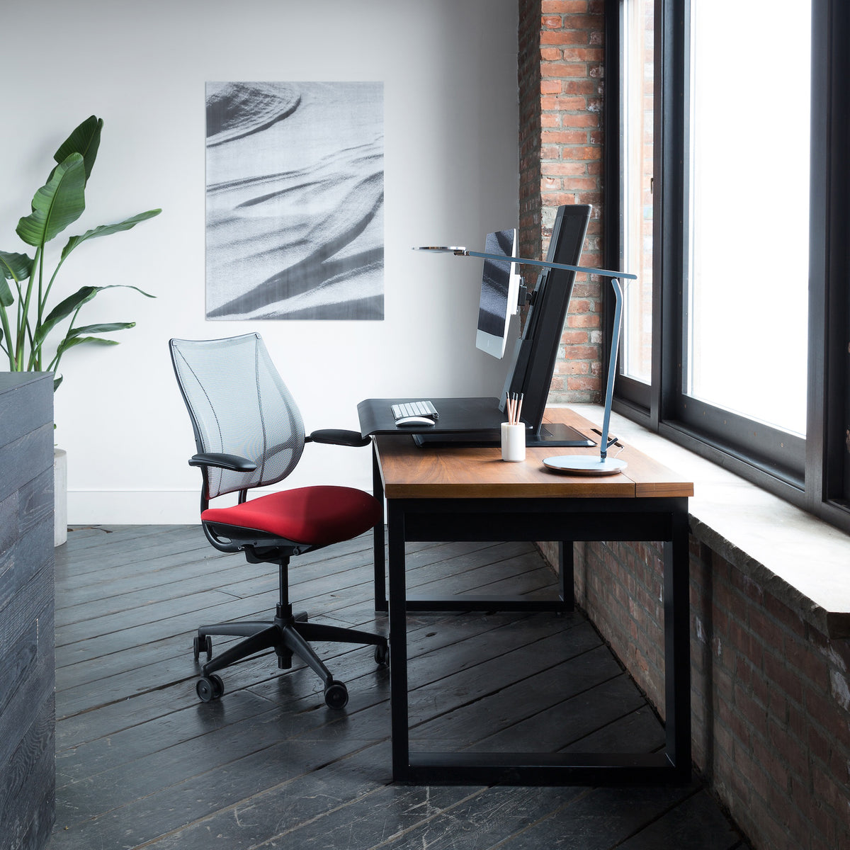 Minim Fixed Desk